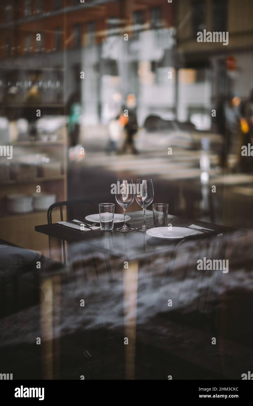 Restaurant kitchen through window hi-res stock photography and images ...