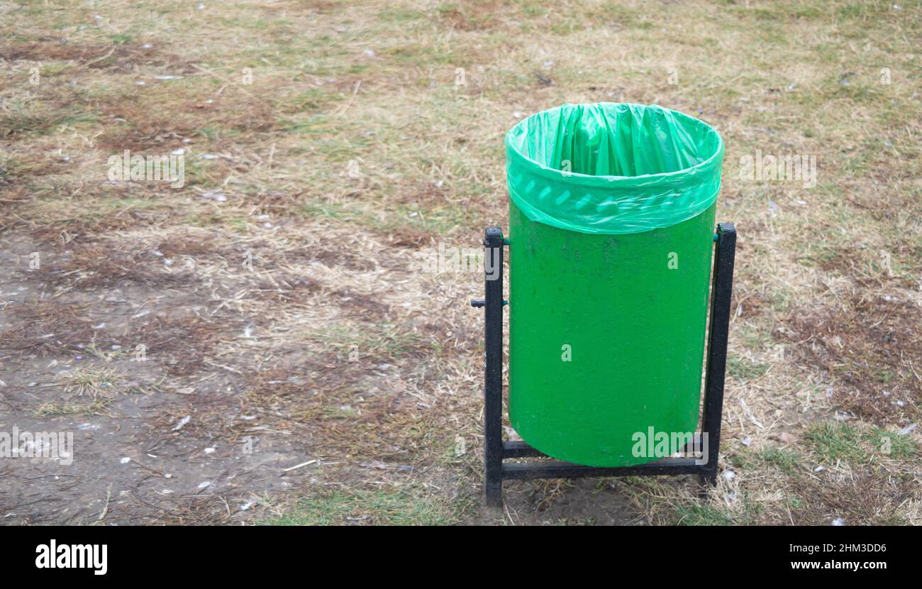 Garbage can close up shot hi-res stock photography and images - Alamy