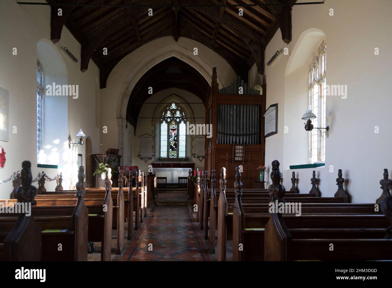 Wooden pews in nave, chancel arch, altar and east window, Syleham ...
