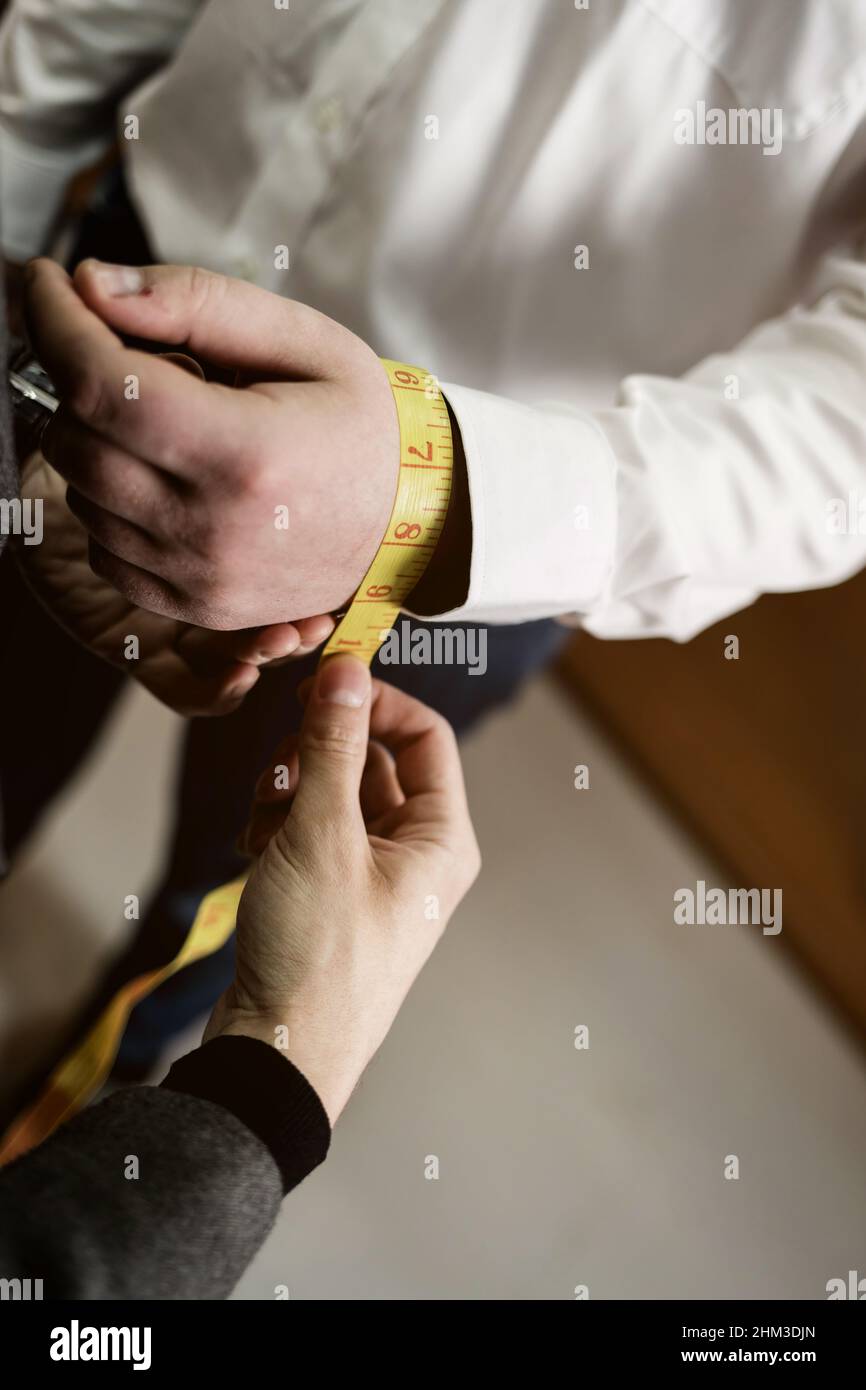 Young mans hand measure hi-res stock photography and images - Alamy