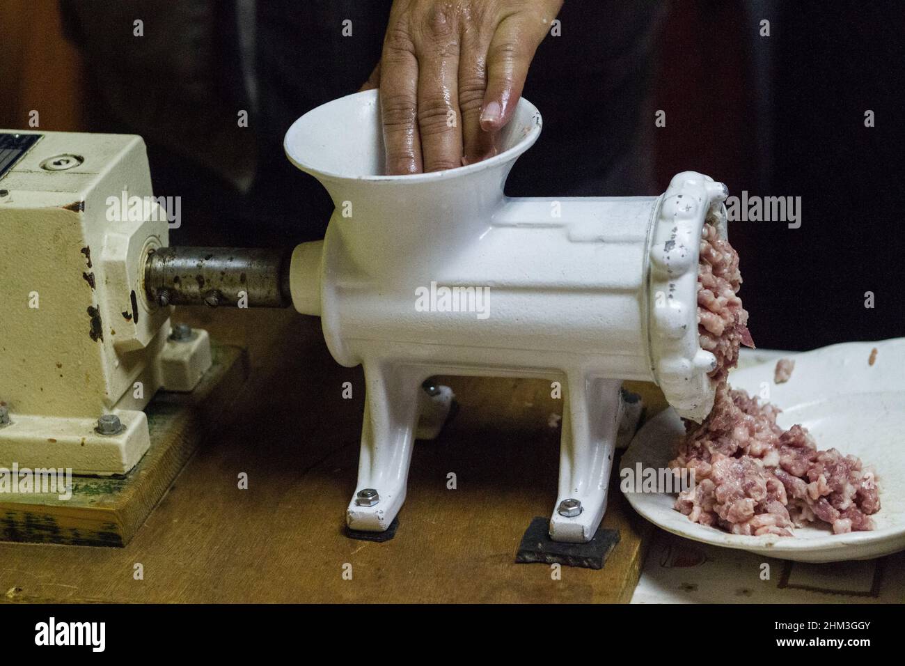 Traditional pig slaughter in rural Hungary Stock Photo - Alamy