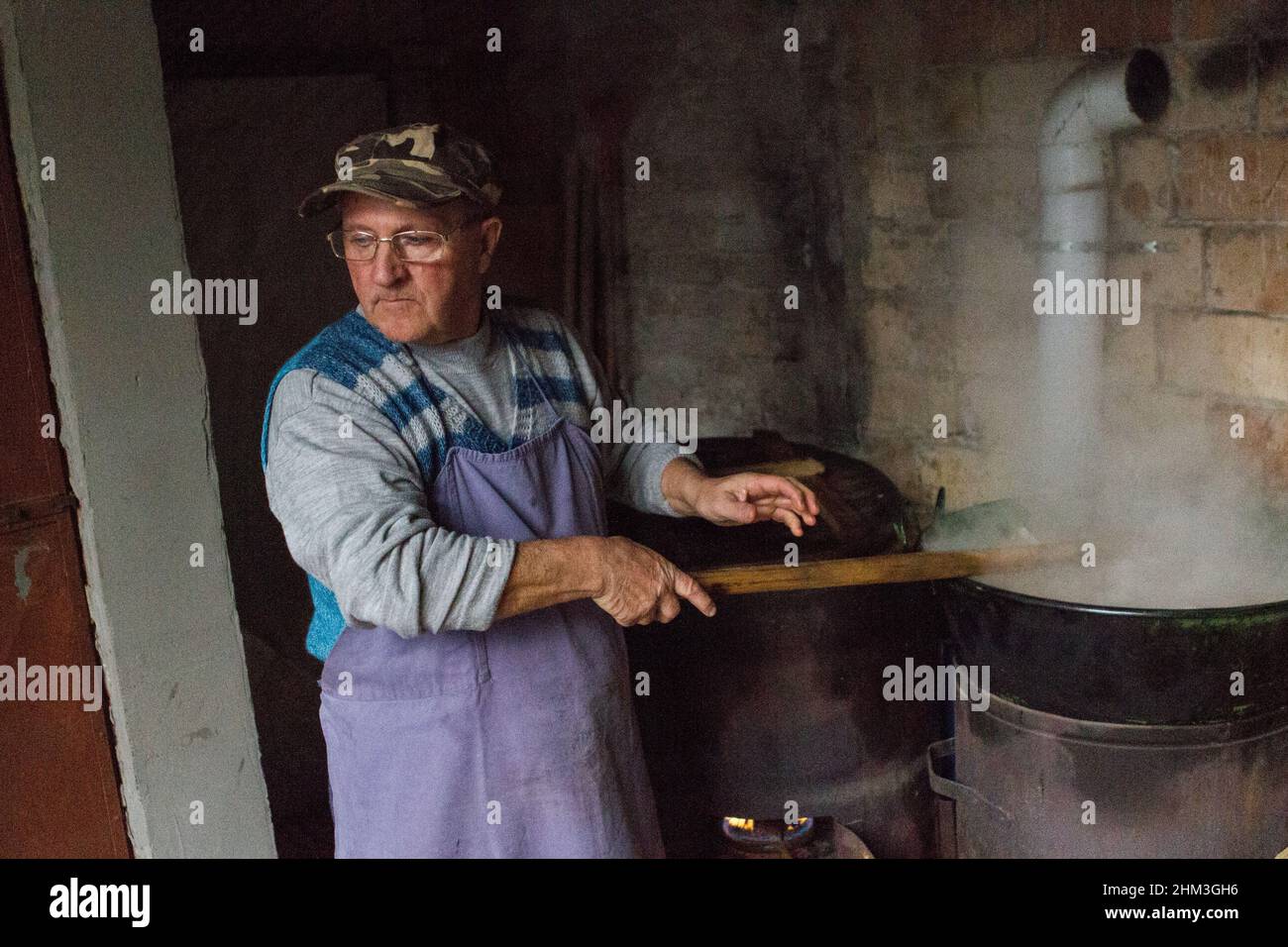 Traditional pig slaughter in rural Hungary Stock Photo - Alamy