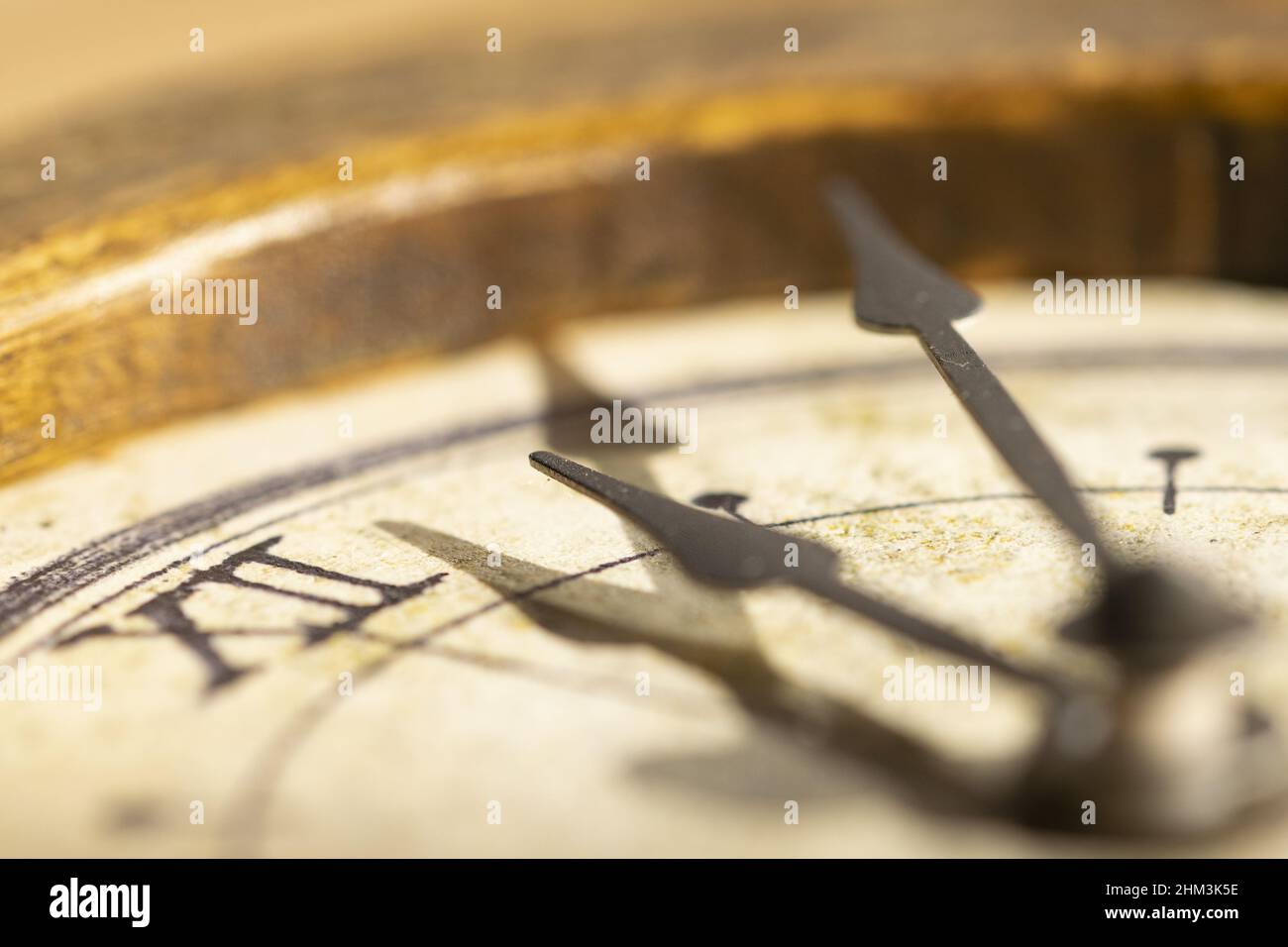 See through clock hi-res stock photography and images - Alamy