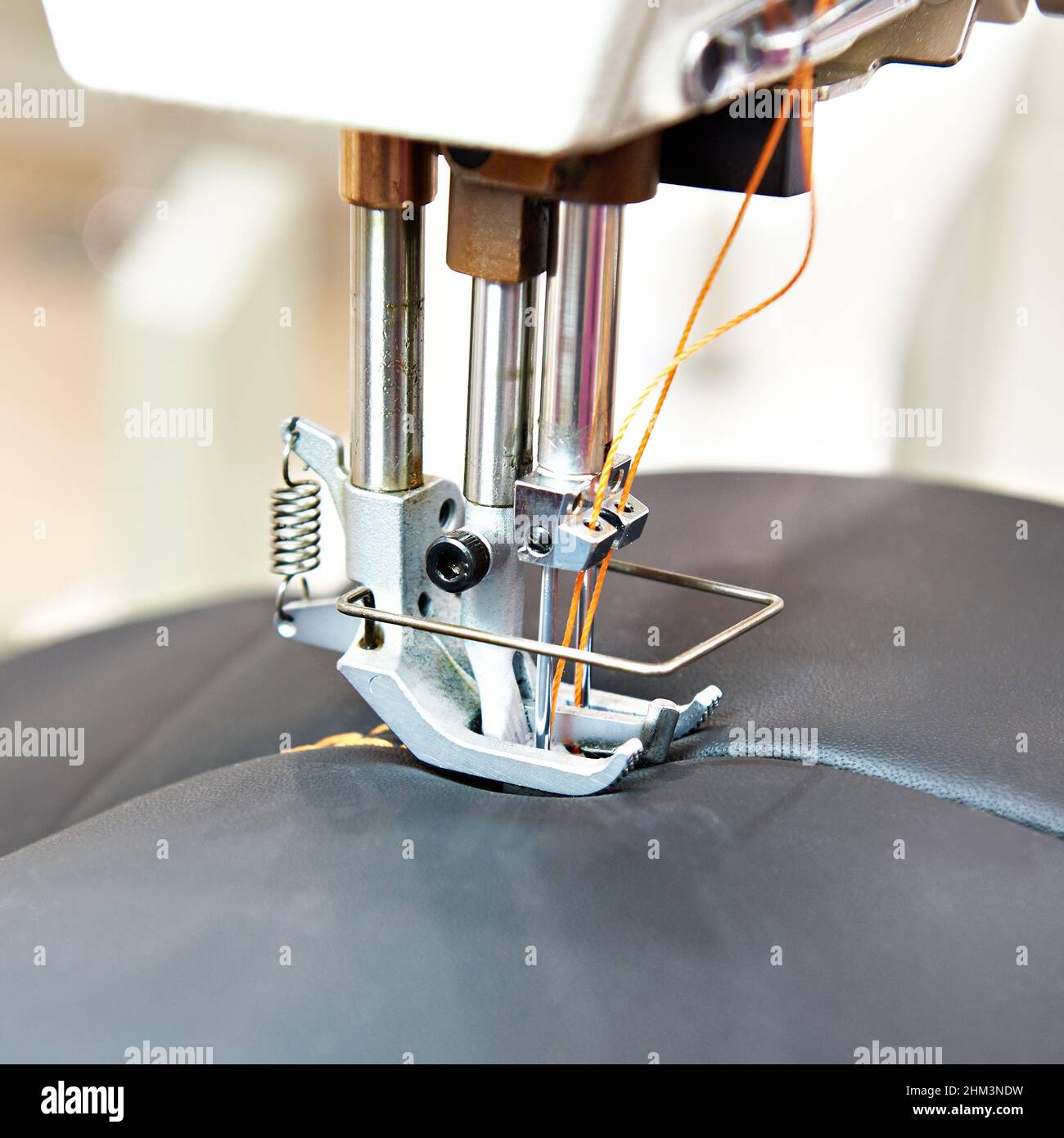 Leather work sewing machine hi-res stock photography and images - Alamy