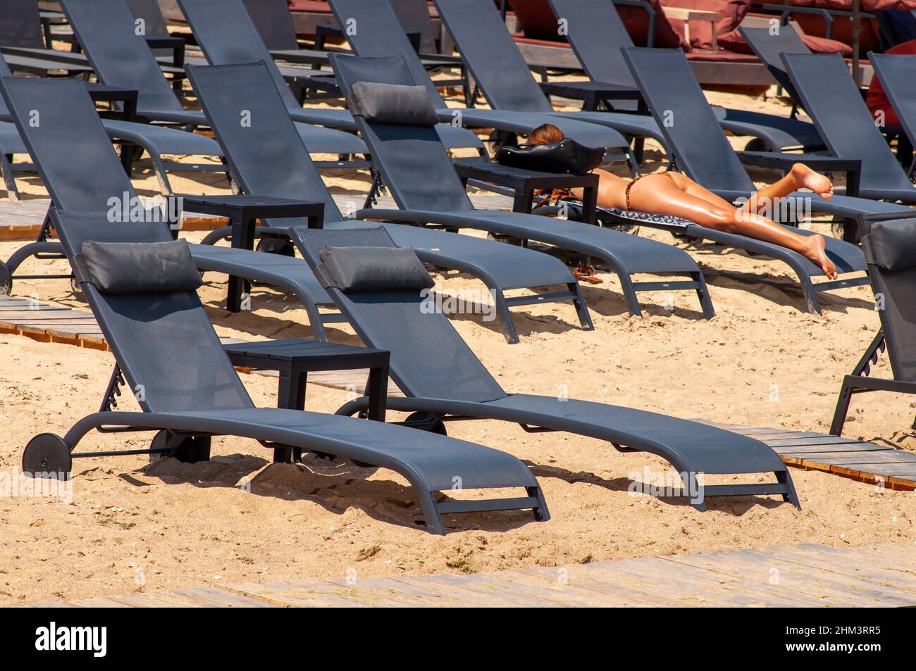 Girl sunbathing in lounge chair hi-res stock photography and images - Alamy