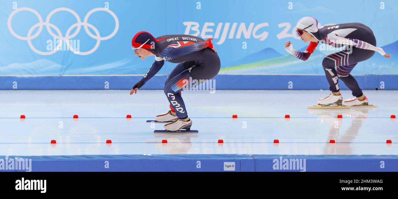Beijing, China. 7th Feb, 2022. Ellia Smeding (L) of Britain and Huang ...