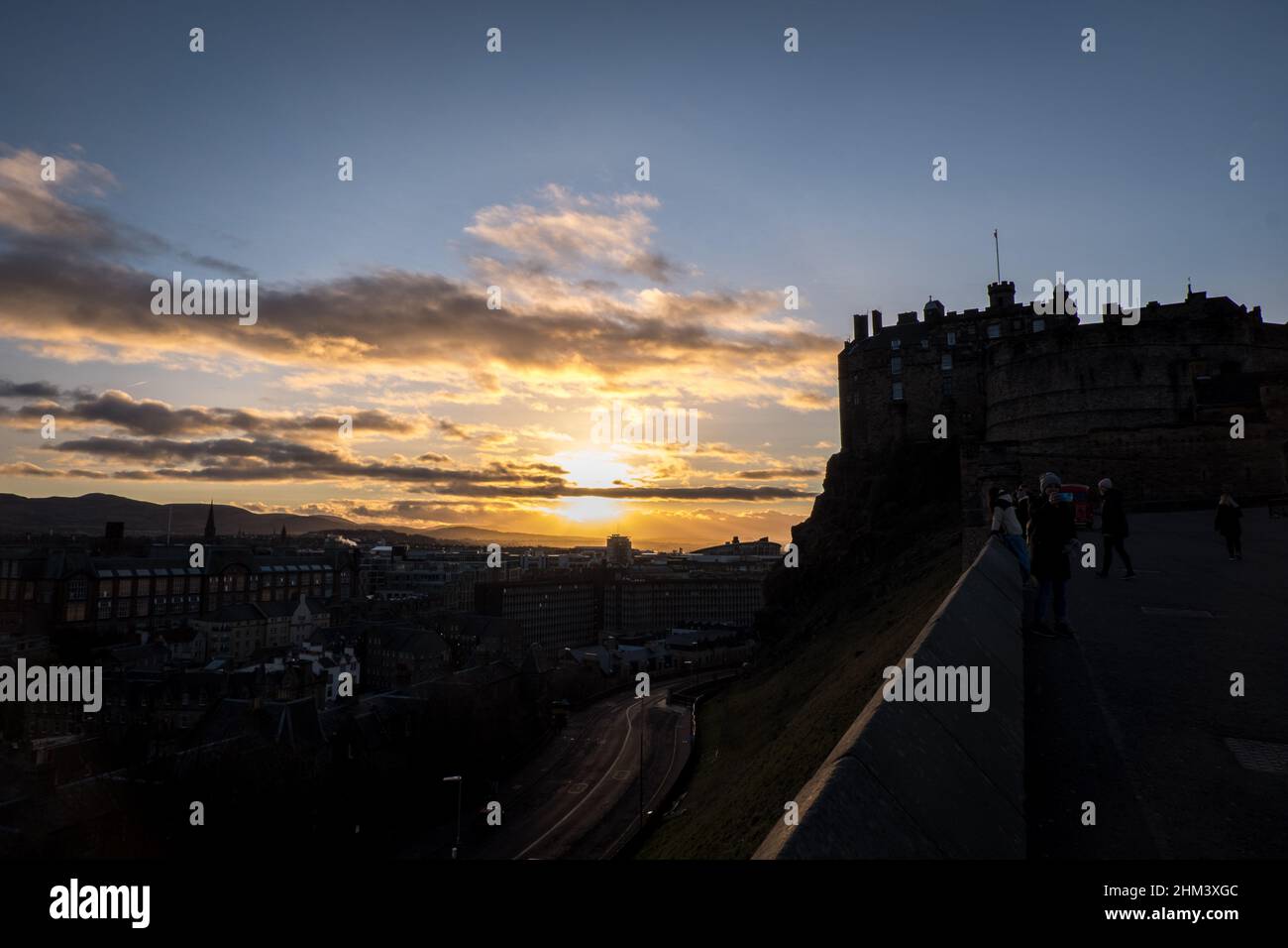 Tourists holiday edinburgh hi-res stock photography and images - Alamy