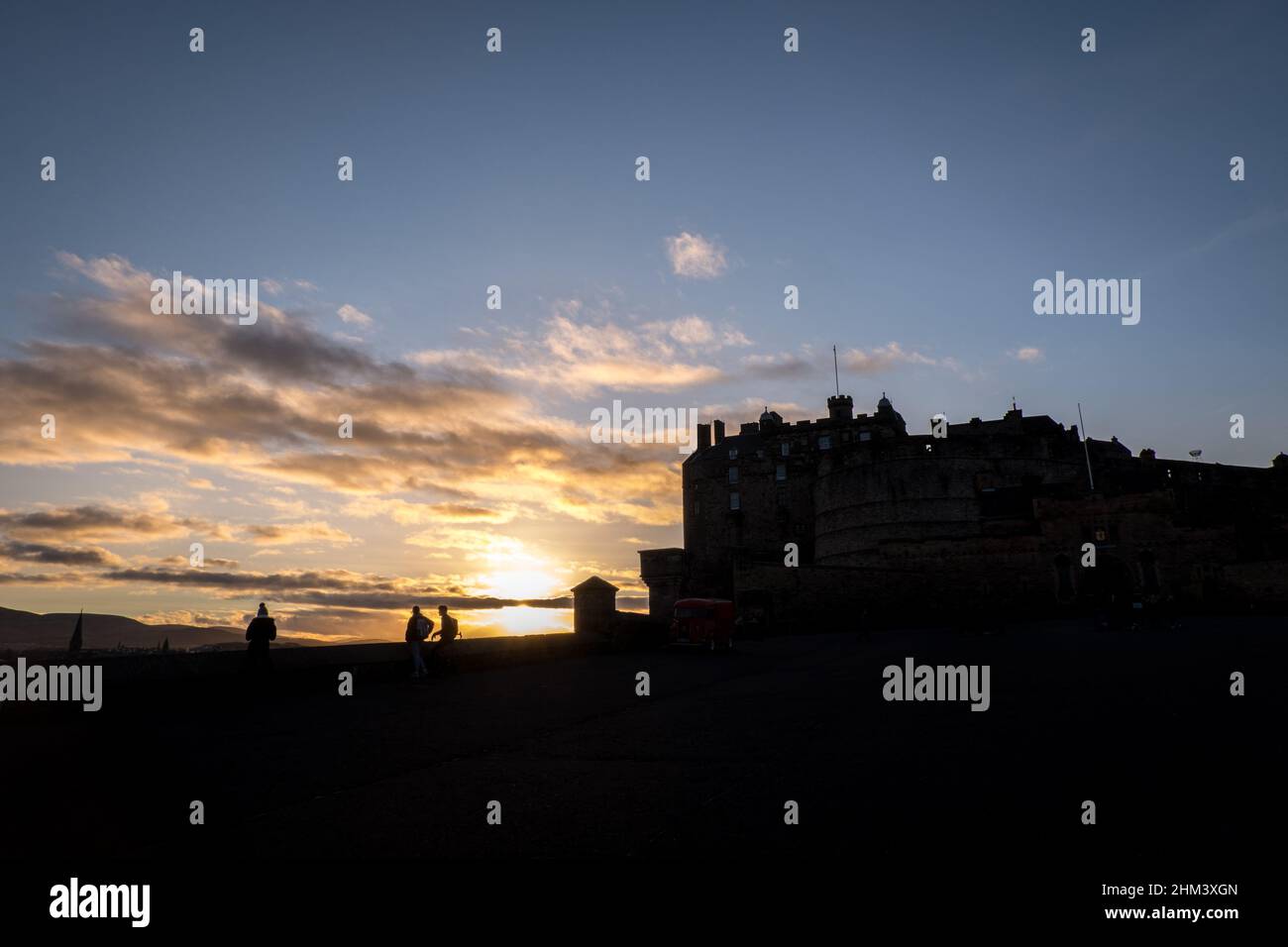 Tourists holiday edinburgh hi-res stock photography and images - Alamy