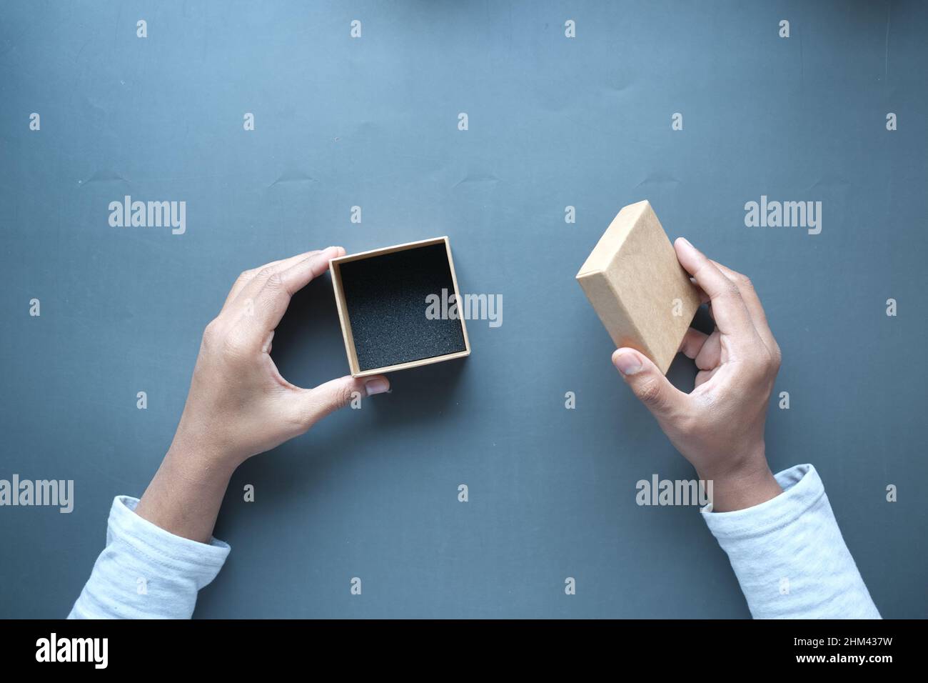 top view of person open a empty small gift box Stock Photo - Alamy