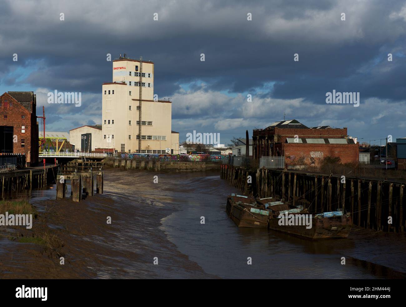 Shotwell Tower, overlooking the tidal River Hull, in Hull, Humberside ...
