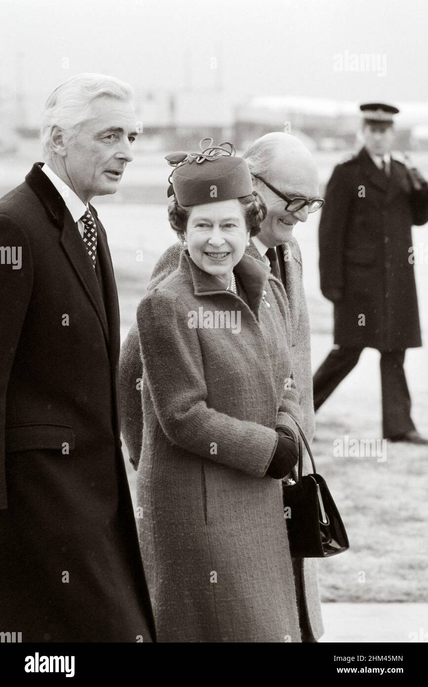 Queen Elizabeth II at Heathrow Airport March 1985 Stock Photo - Alamy