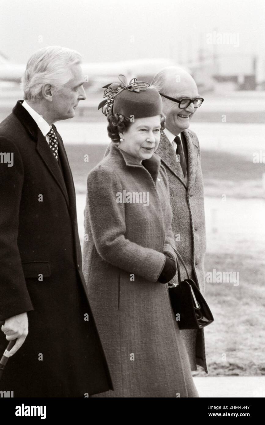 Queen Elizabeth II at Heathrow Airport March 1985 Stock Photo - Alamy