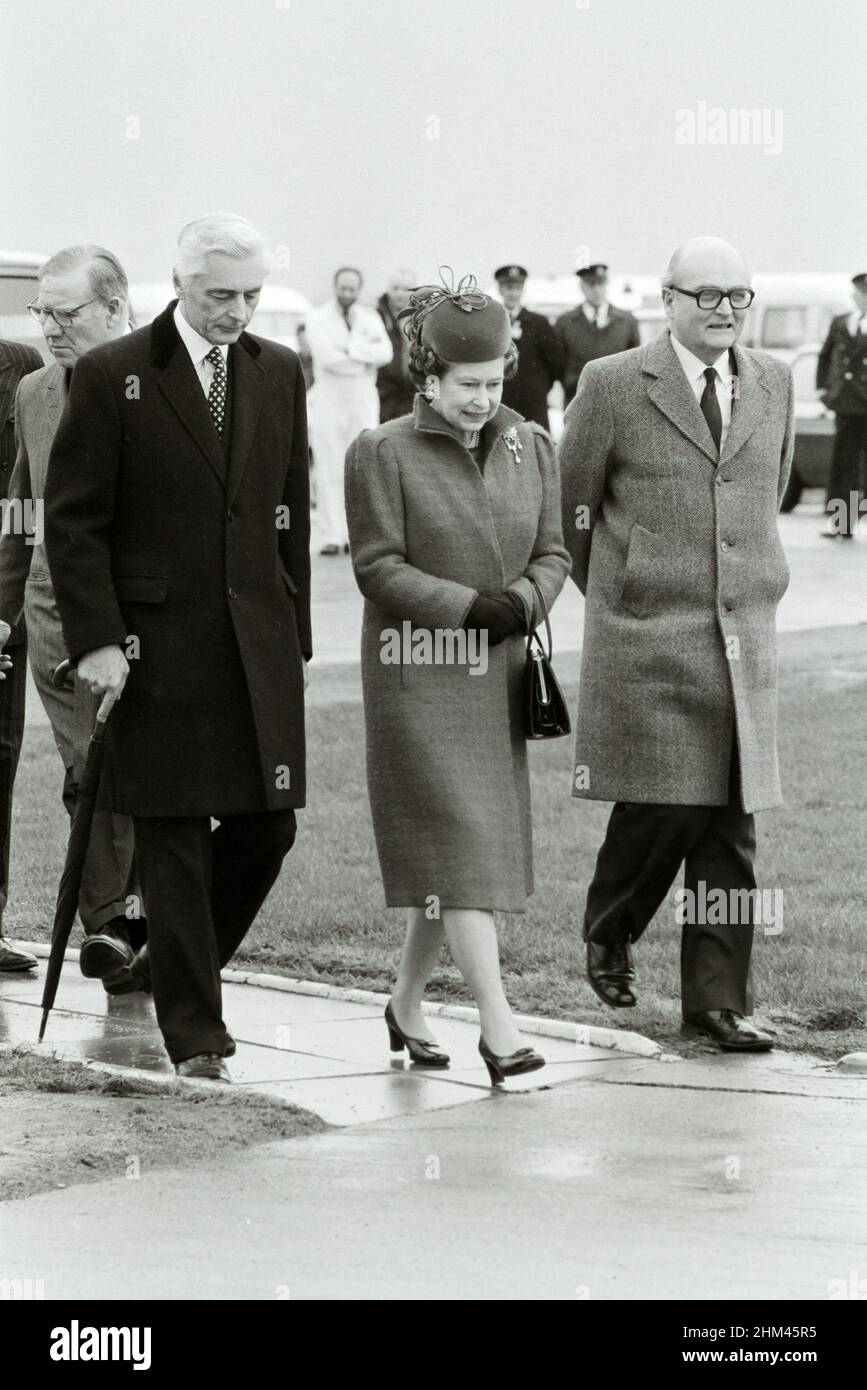 Queen Elizabeth II at Heathrow Airport March 1985 Stock Photo - Alamy