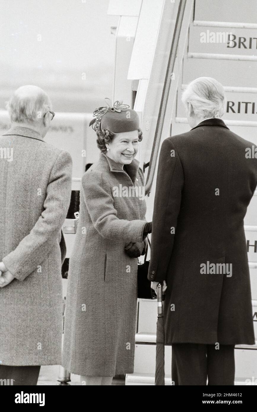 Queen Elizabeth II at Heathrow Airport March 1985 Stock Photo - Alamy