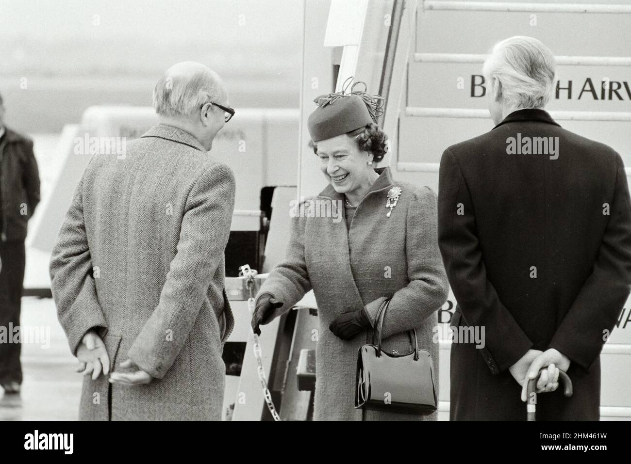 Queen Elizabeth II at Heathrow Airport March 1985 Stock Photo - Alamy