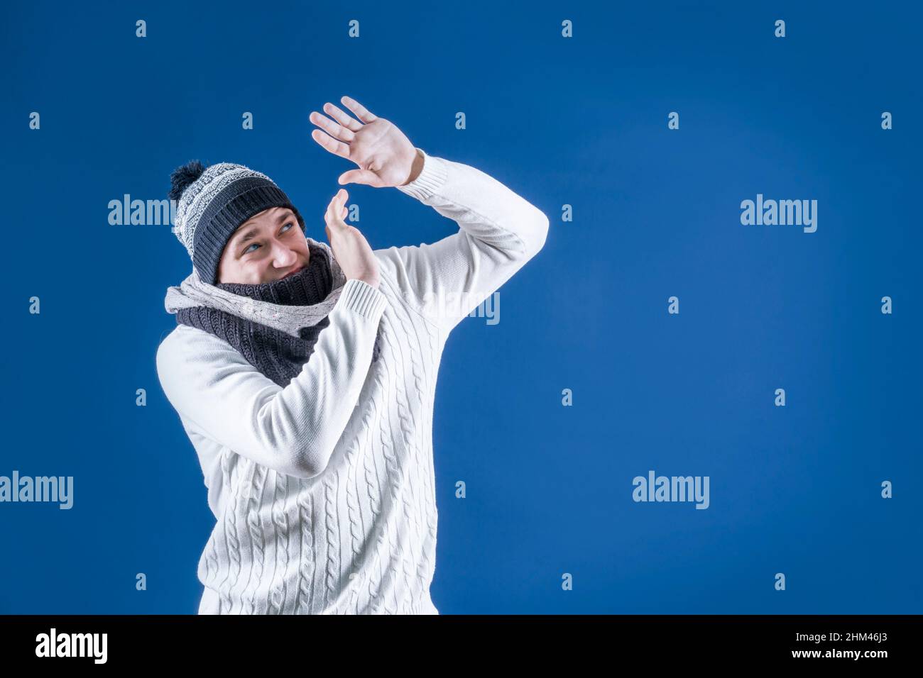 Object falling hi-res stock photography and images - Alamy