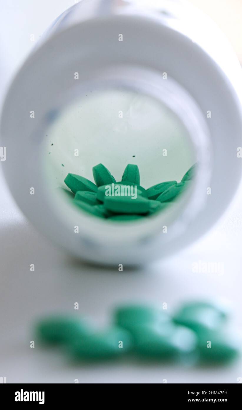 Pour tablets hi-res stock photography and images - Alamy