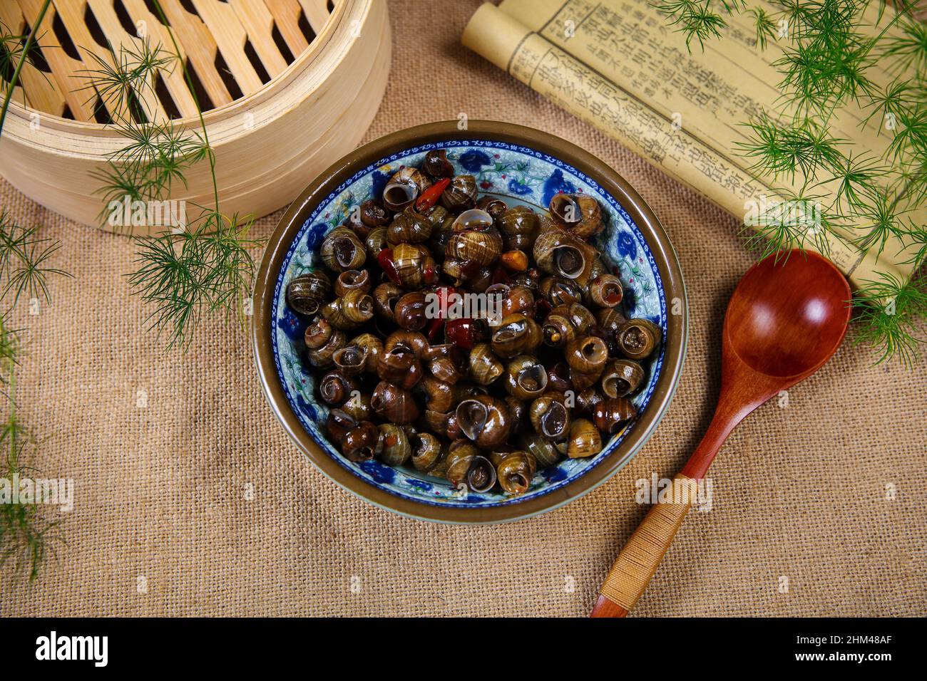 Snails on tray hi-res stock photography and images - Alamy