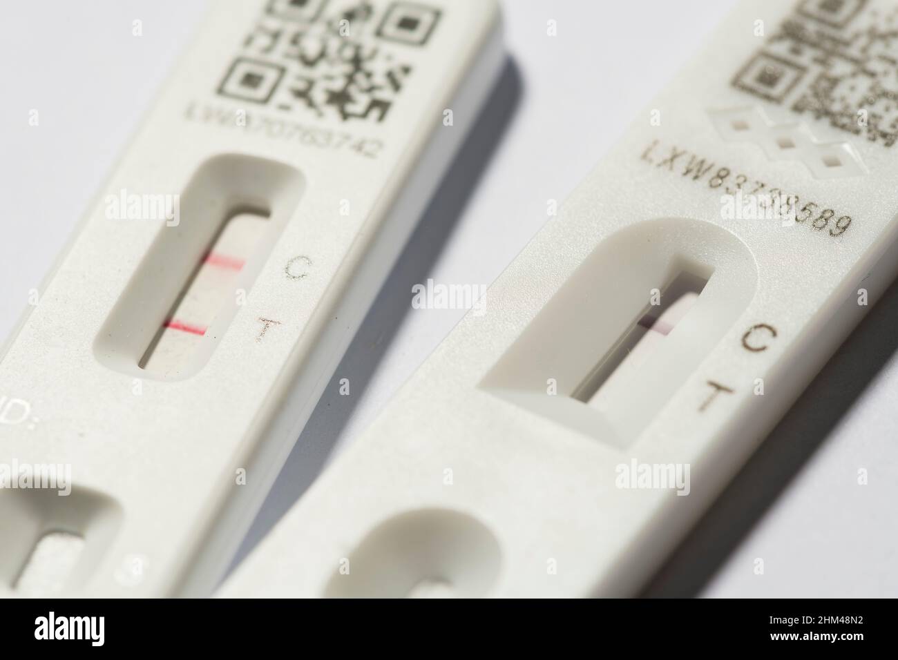 Positive and Negative COVID 19 LFT Tests Stock Photo - Alamy