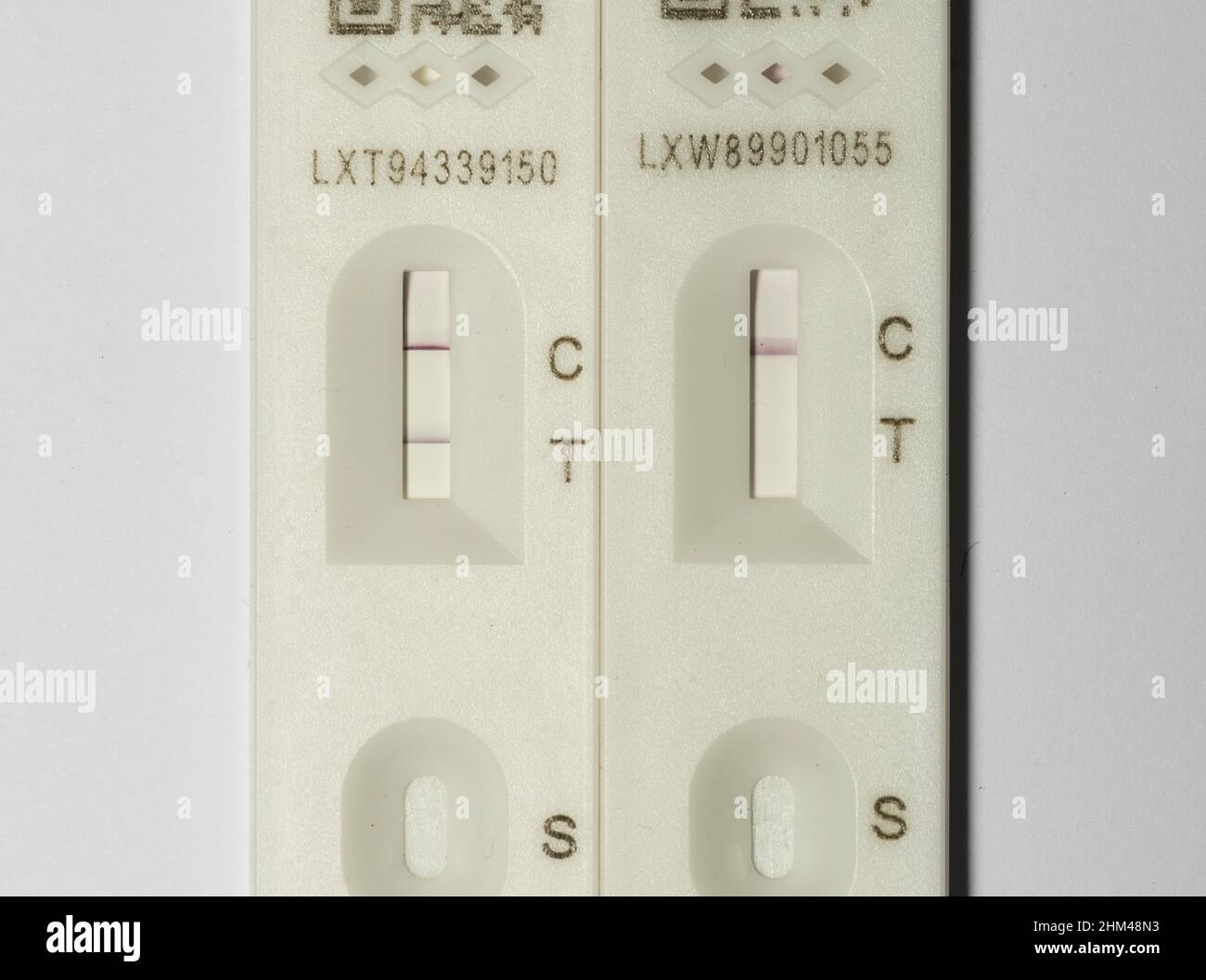 Positive and Negative COVID 19 LFT Tests Stock Photo - Alamy