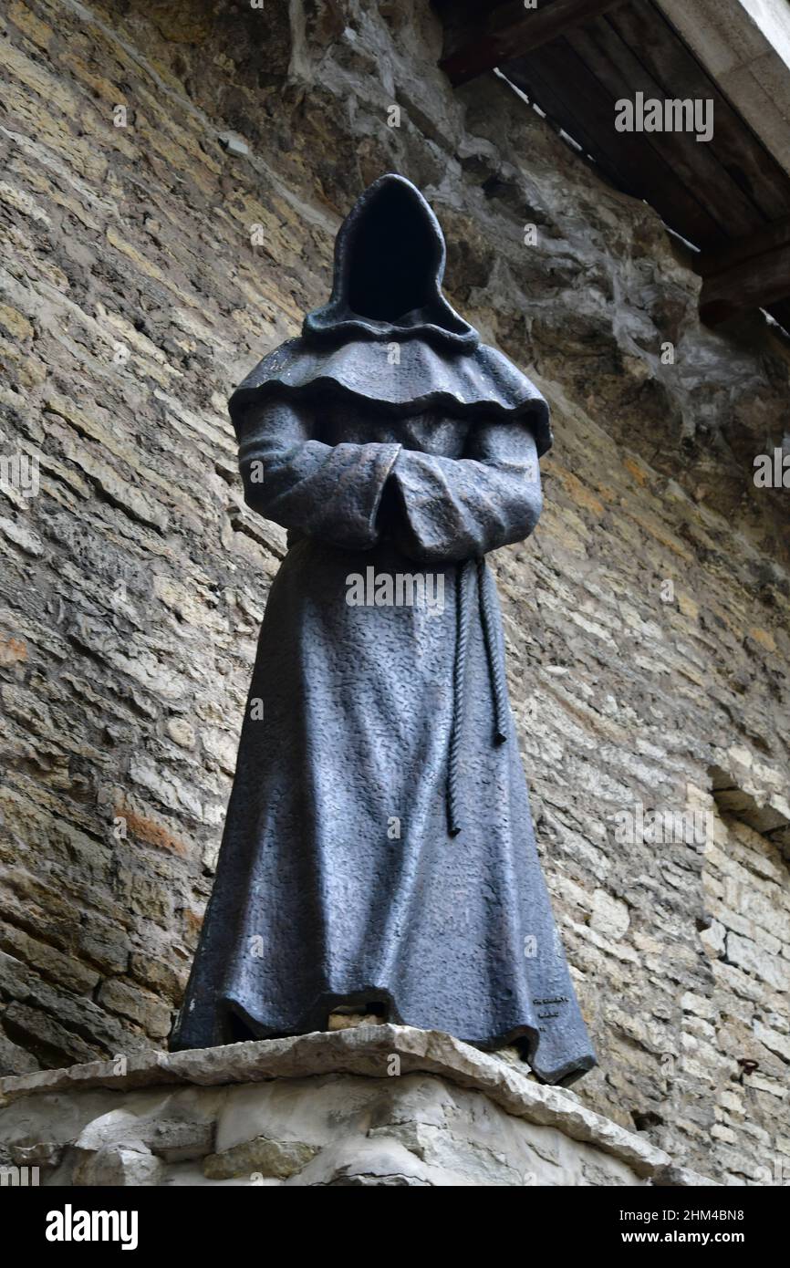 Monk figures hi-res stock photography and images - Alamy