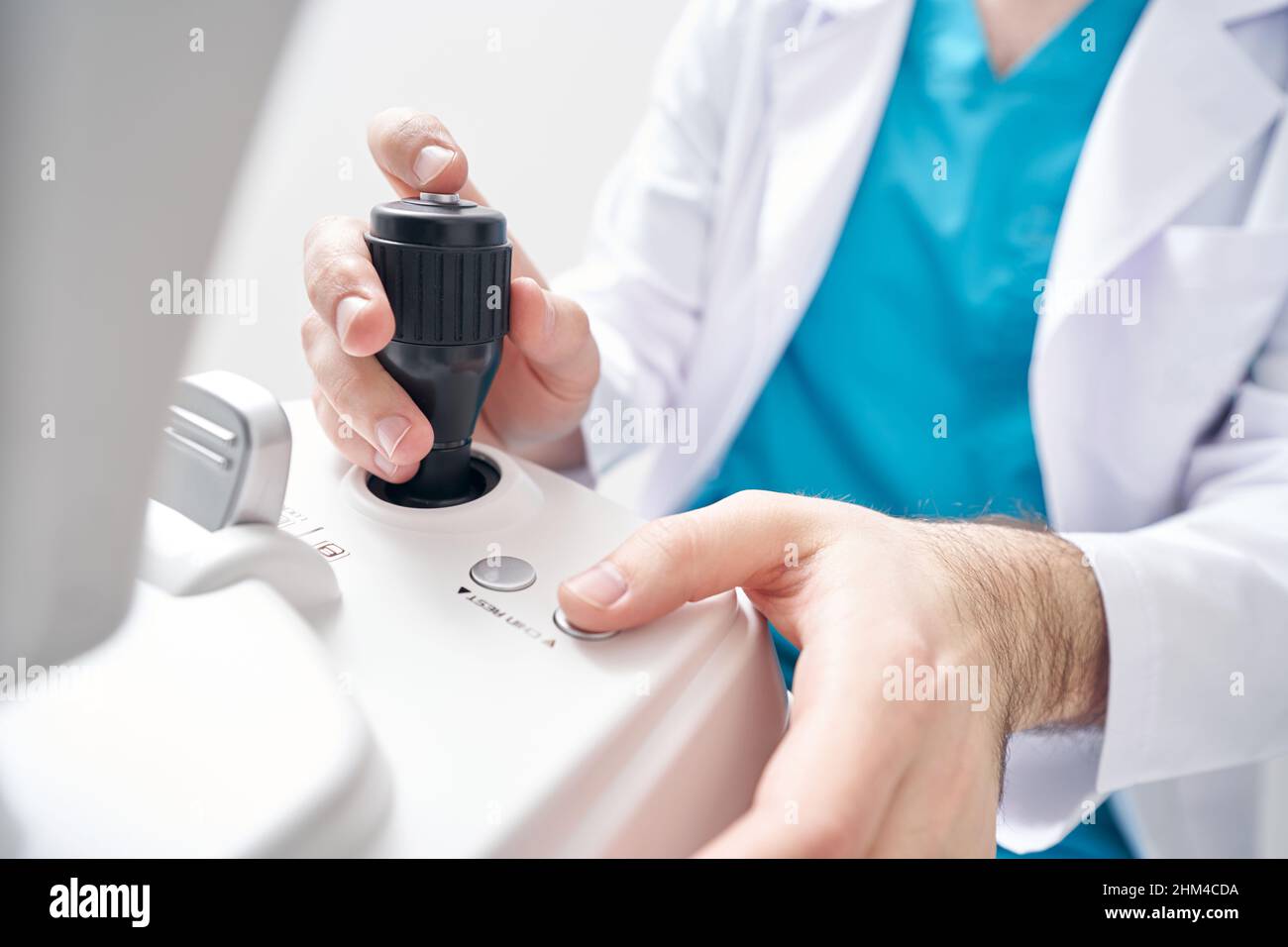 Ophthalmologist working refraction machine hi-res stock photography and ...