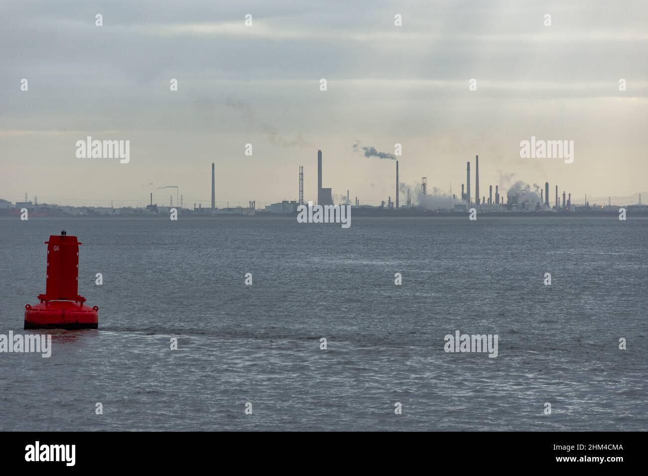 Along side the River Mersey on Otterspool Prom looking across towards ...