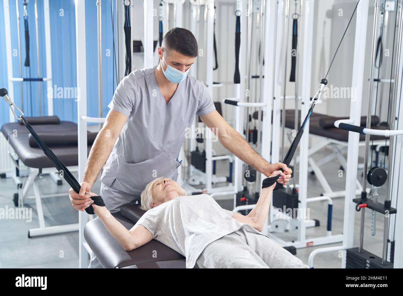 Cable machine hi-res stock photography and images - Alamy