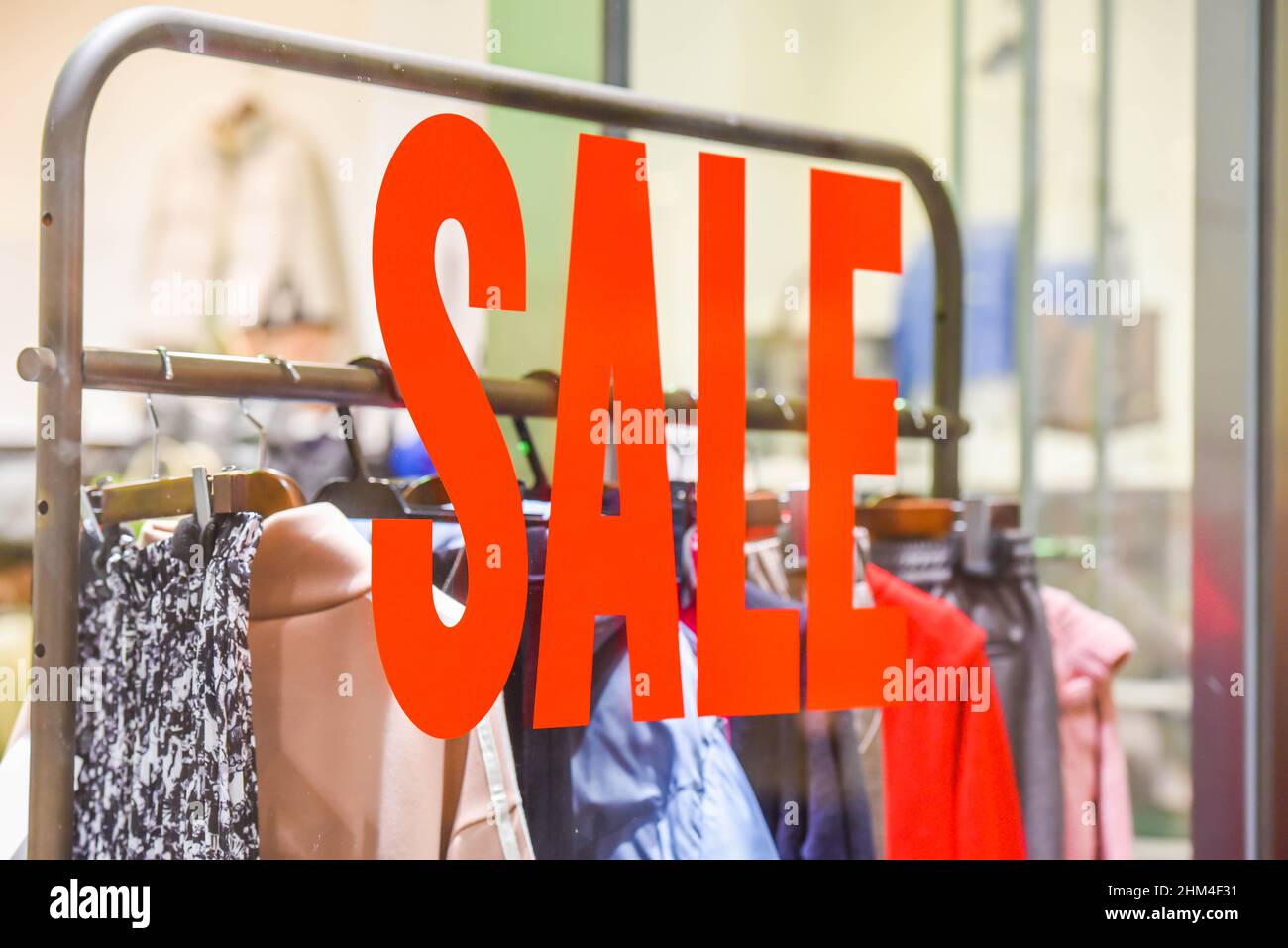 Department store sale sign clothing hi-res stock photography and images ...