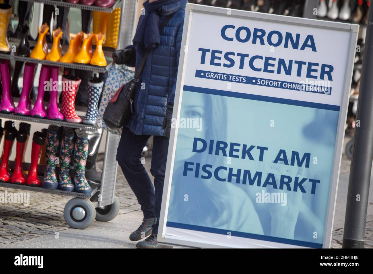 Covid 19 fischmarkt hi-res stock photography and images - Alamy