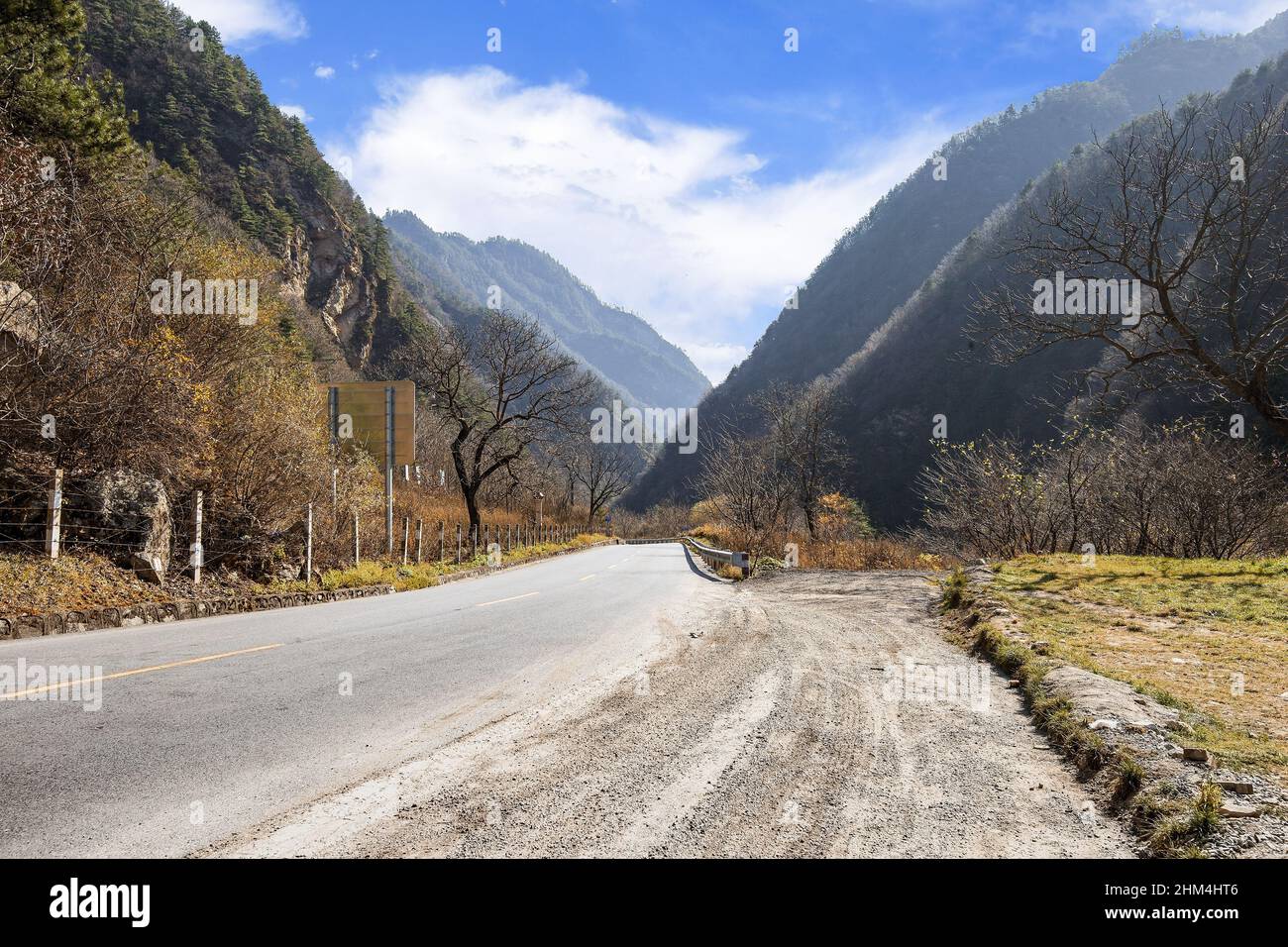 Mountain qinling hi-res stock photography and images - Alamy