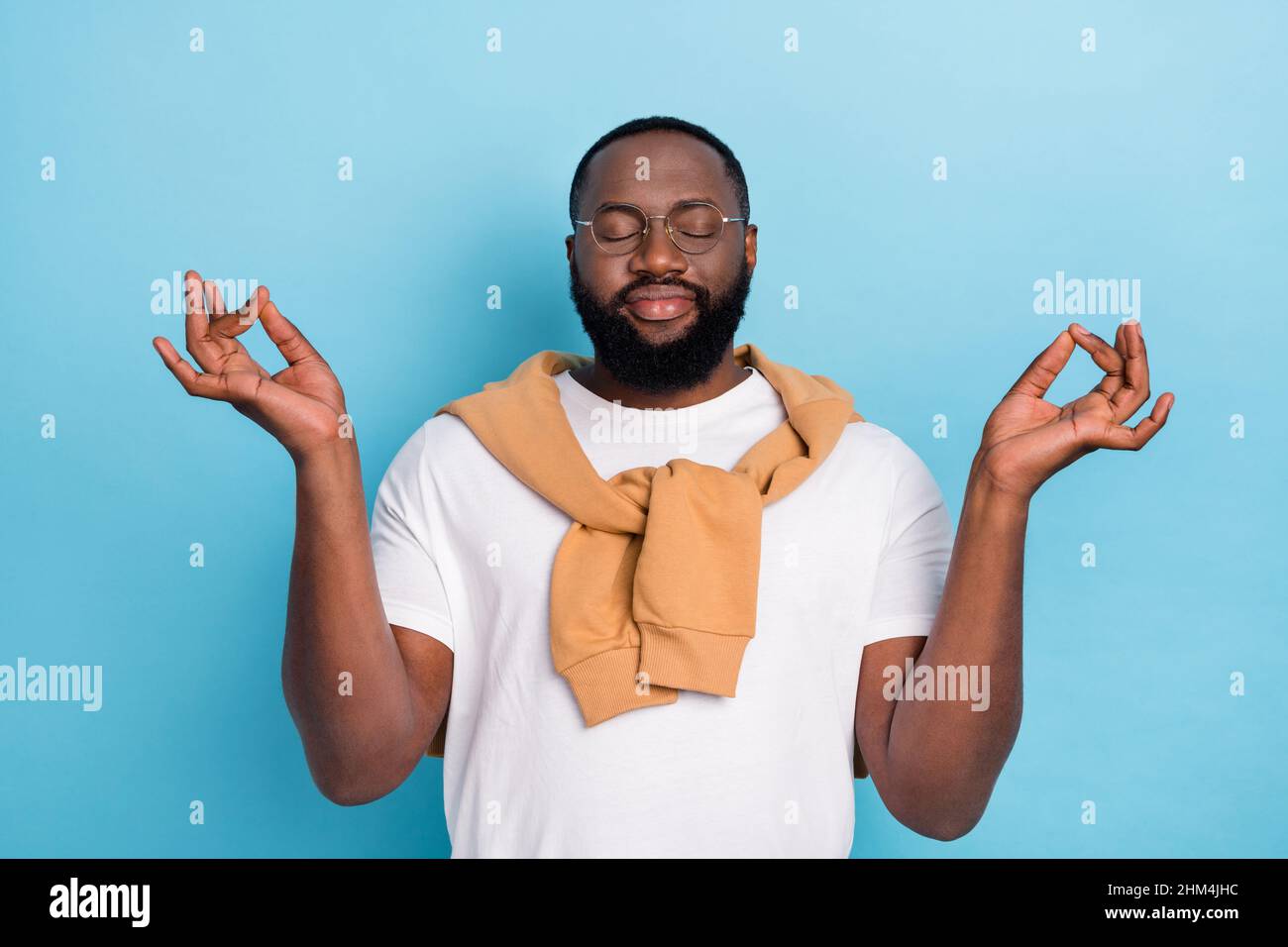 Photo of calm peaceful good mood man practicing yoga open chakras ...