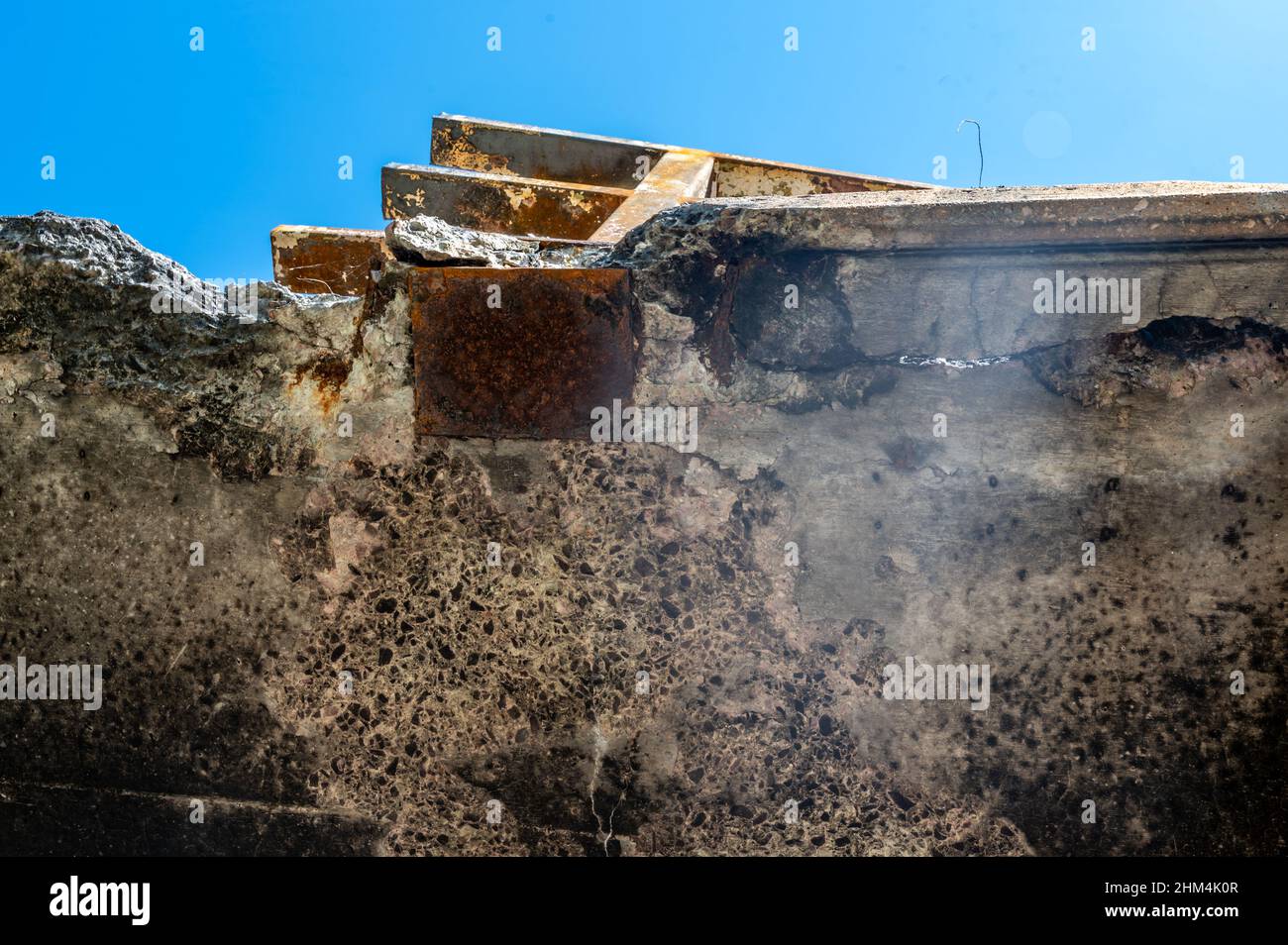 Crumbling infrastructure concrete hi-res stock photography and images ...