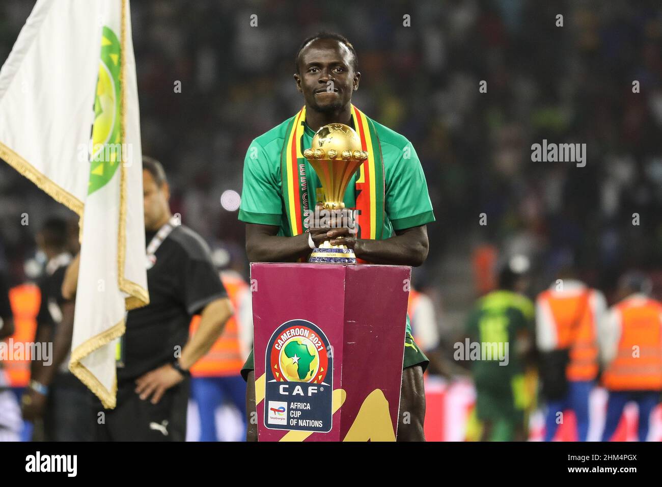Sadio mane senegal trophy hi-res stock photography and images - Alamy