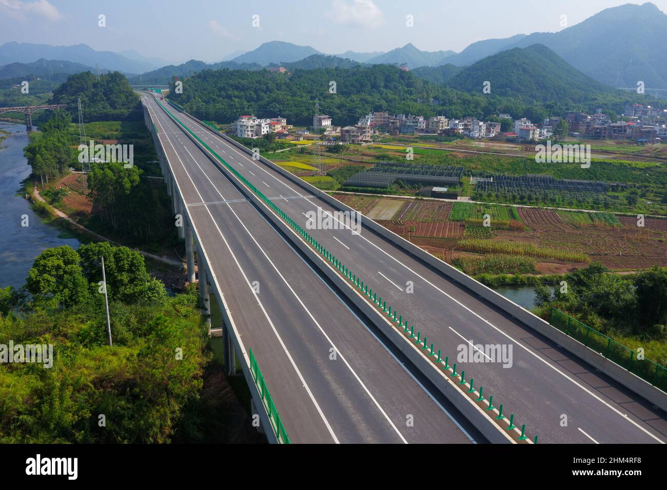 Unmanned urban viaduct hi-res stock photography and images - Alamy