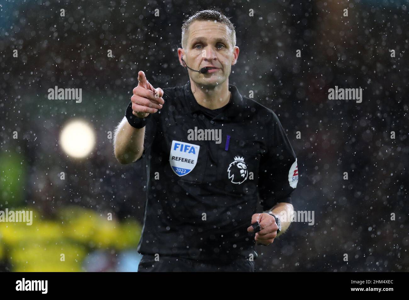 Craig pawson referee hi-res stock photography and images - Alamy