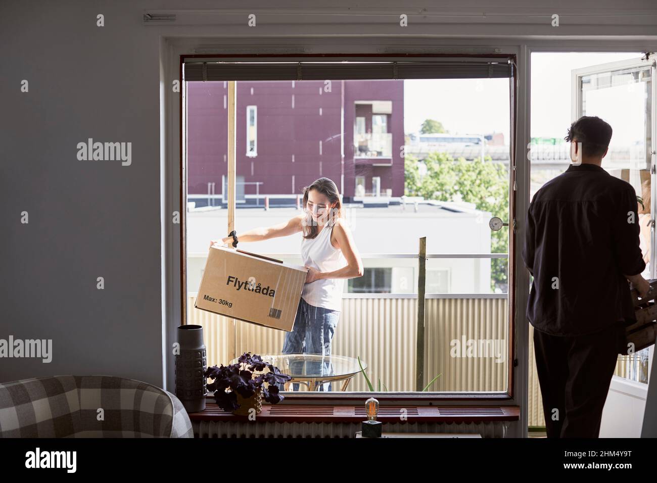 Man moving house hi-res stock photography and images - Alamy