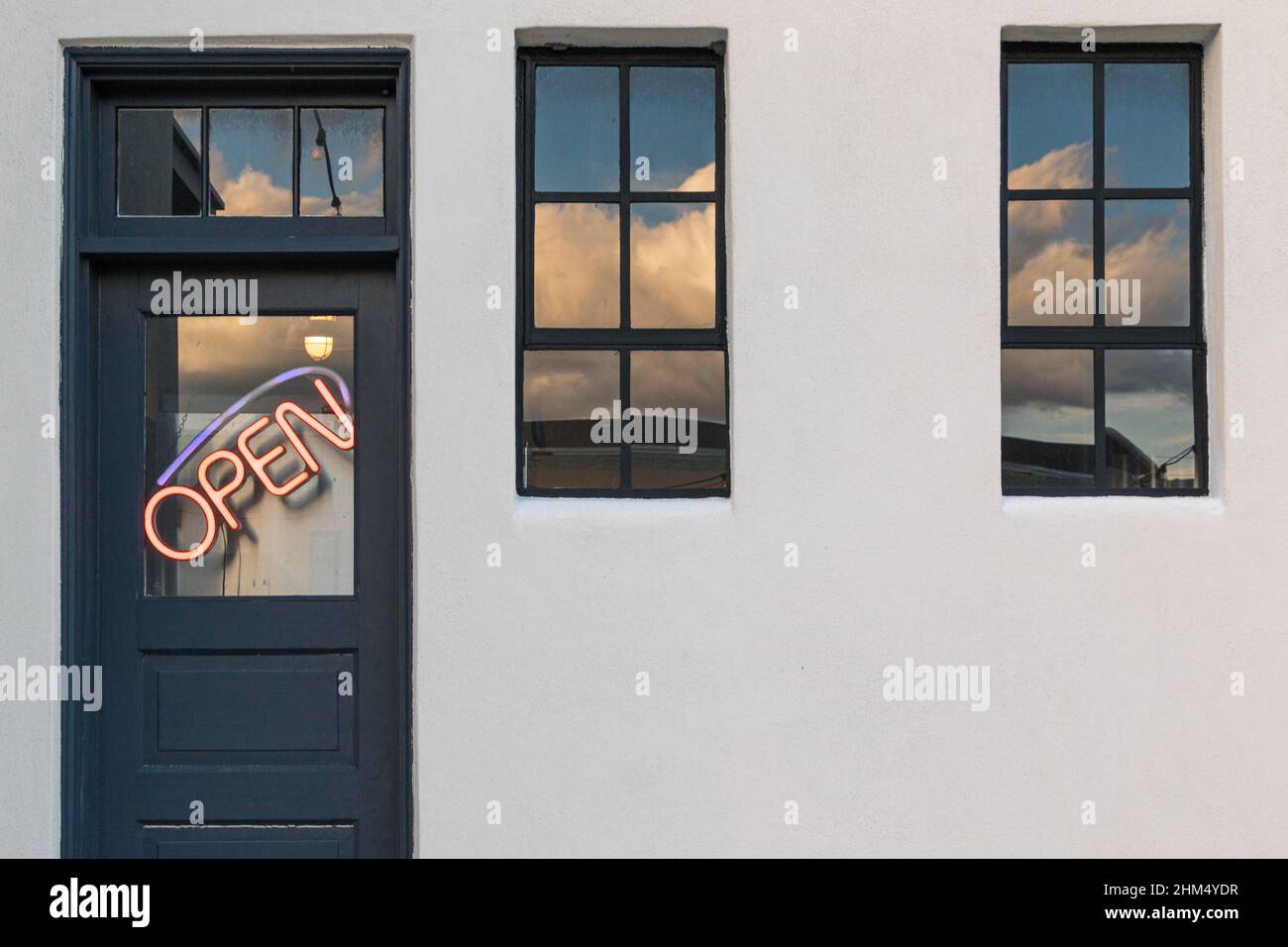 Neon open sign hi-res stock photography and images - Alamy