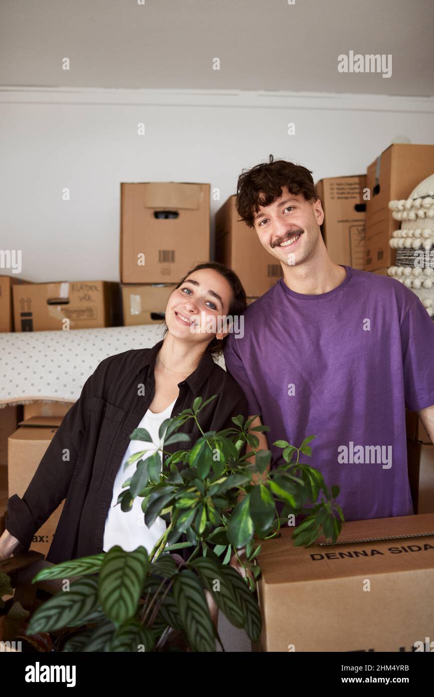 Lifestyle moving hi-res stock photography and images - Alamy