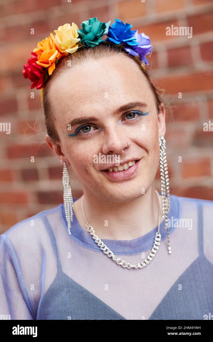 Headband shoulders hi-res stock photography and images - Alamy