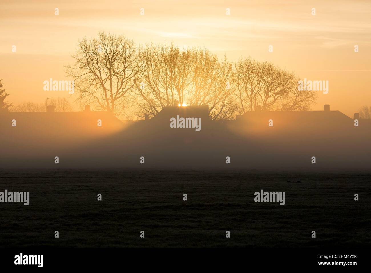 Sun rises in the east hi-res stock photography and images - Alamy
