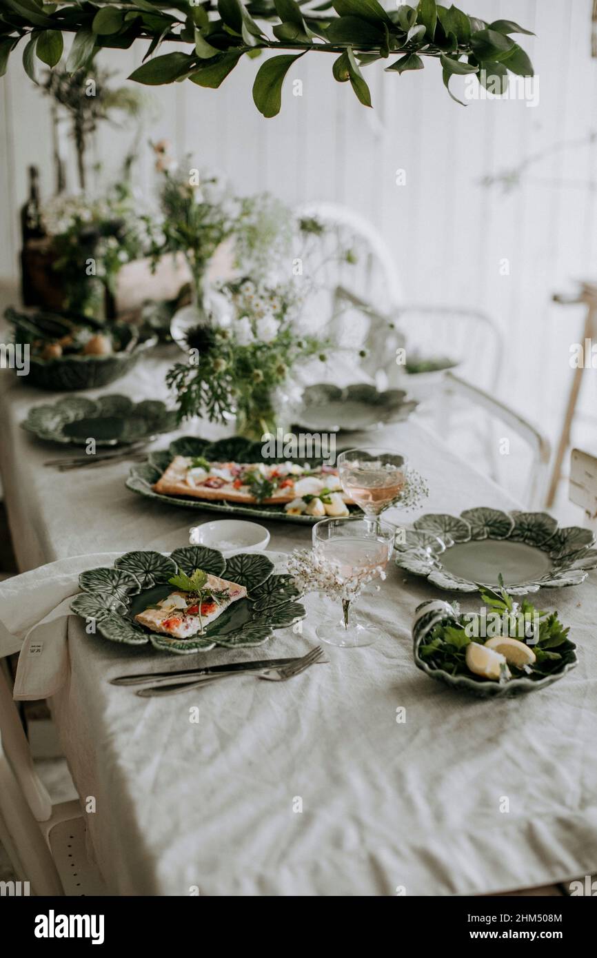 Old fashioned dining table hi-res stock photography and images - Alamy