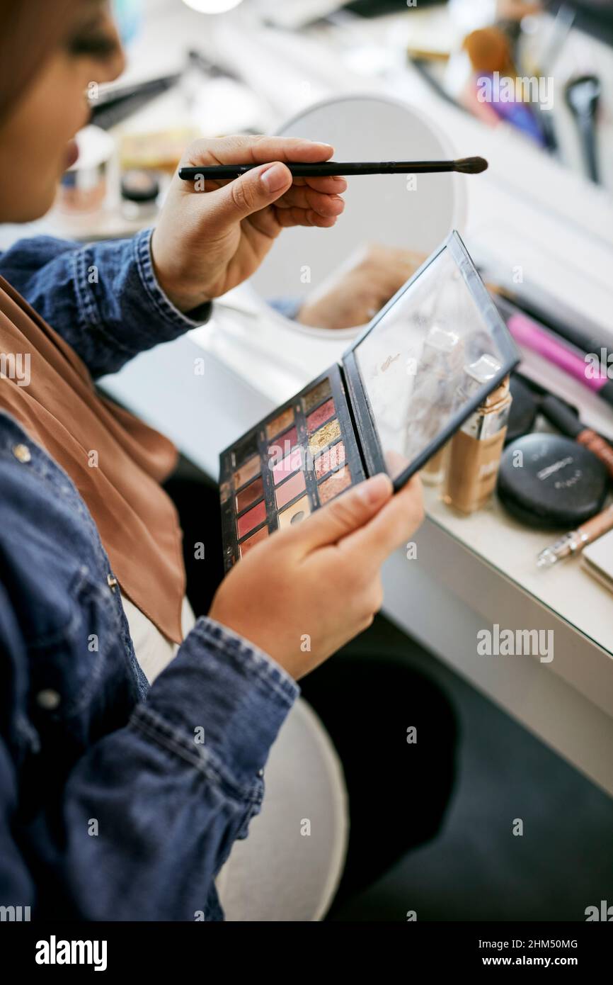 Woman's hands holding eye shadow palette Stock Photo - Alamy
