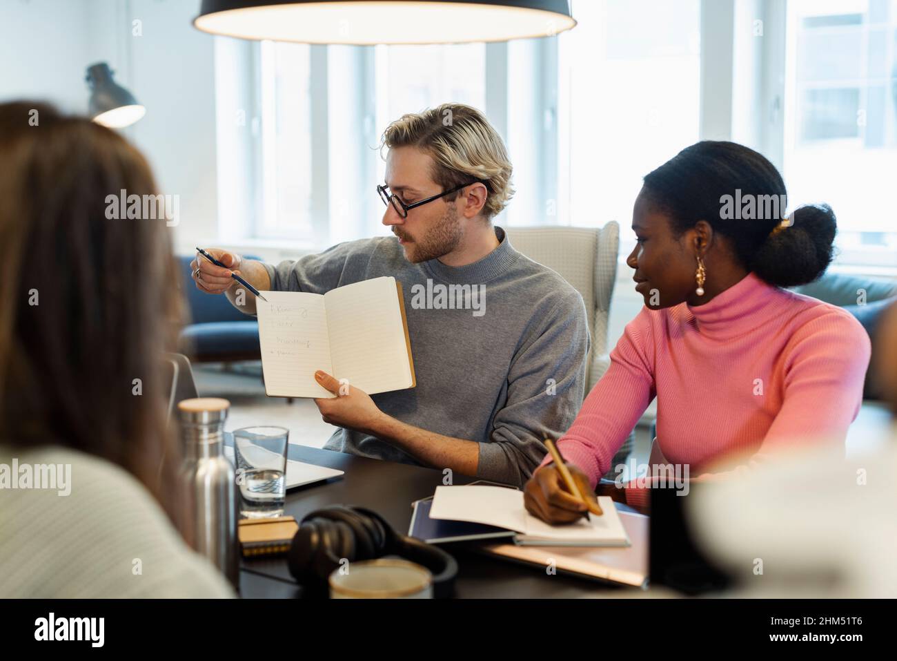 Working showing hi-res stock photography and images - Alamy