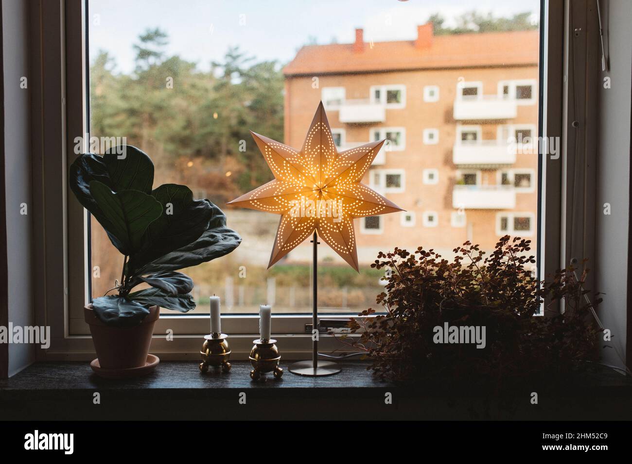 Illuminated star on windowsill Stock Photo - Alamy