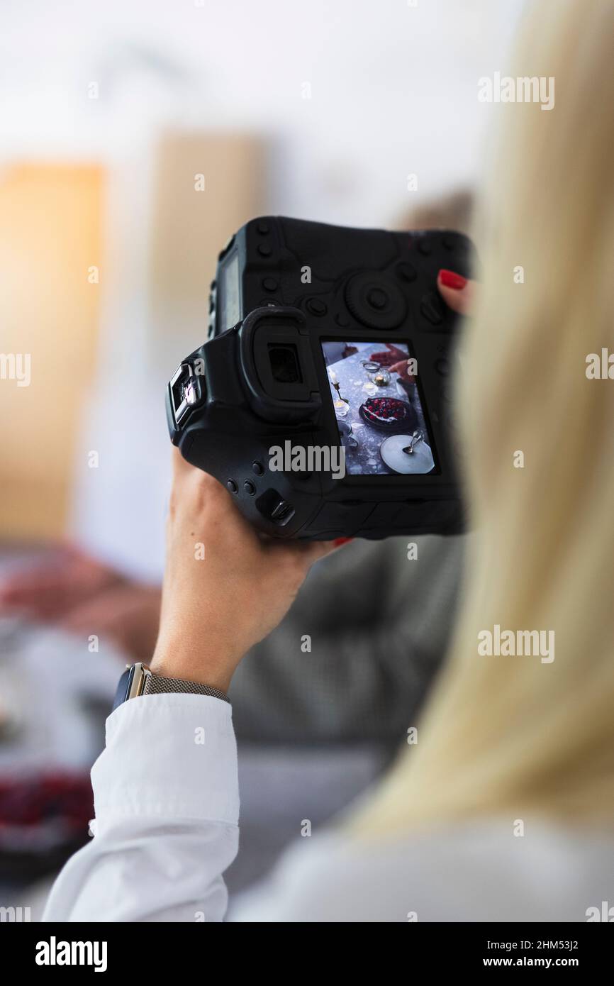 Hand holding digital camera Stock Photo - Alamy