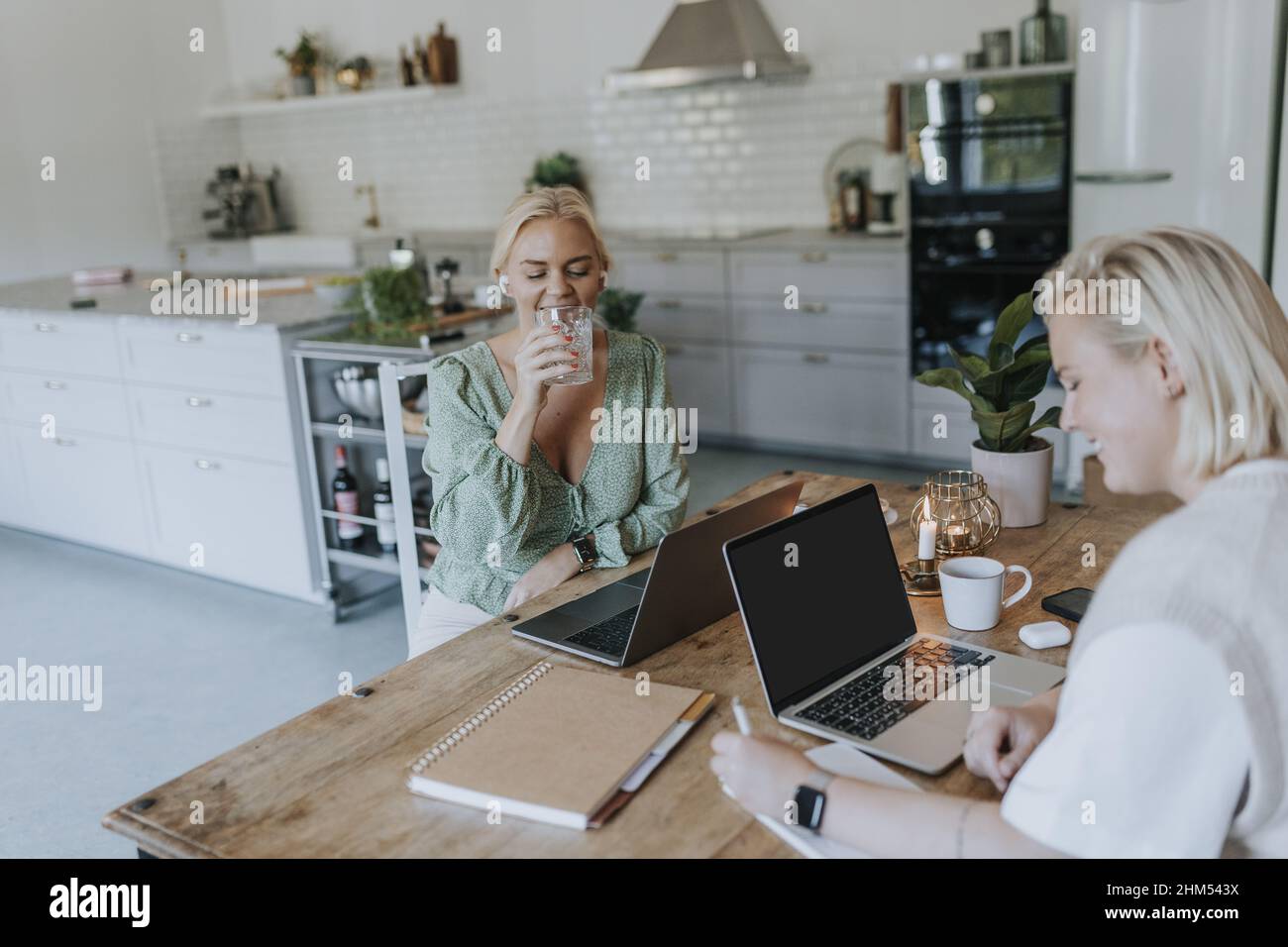 Two women working together in kitchen hi-res stock photography and ...