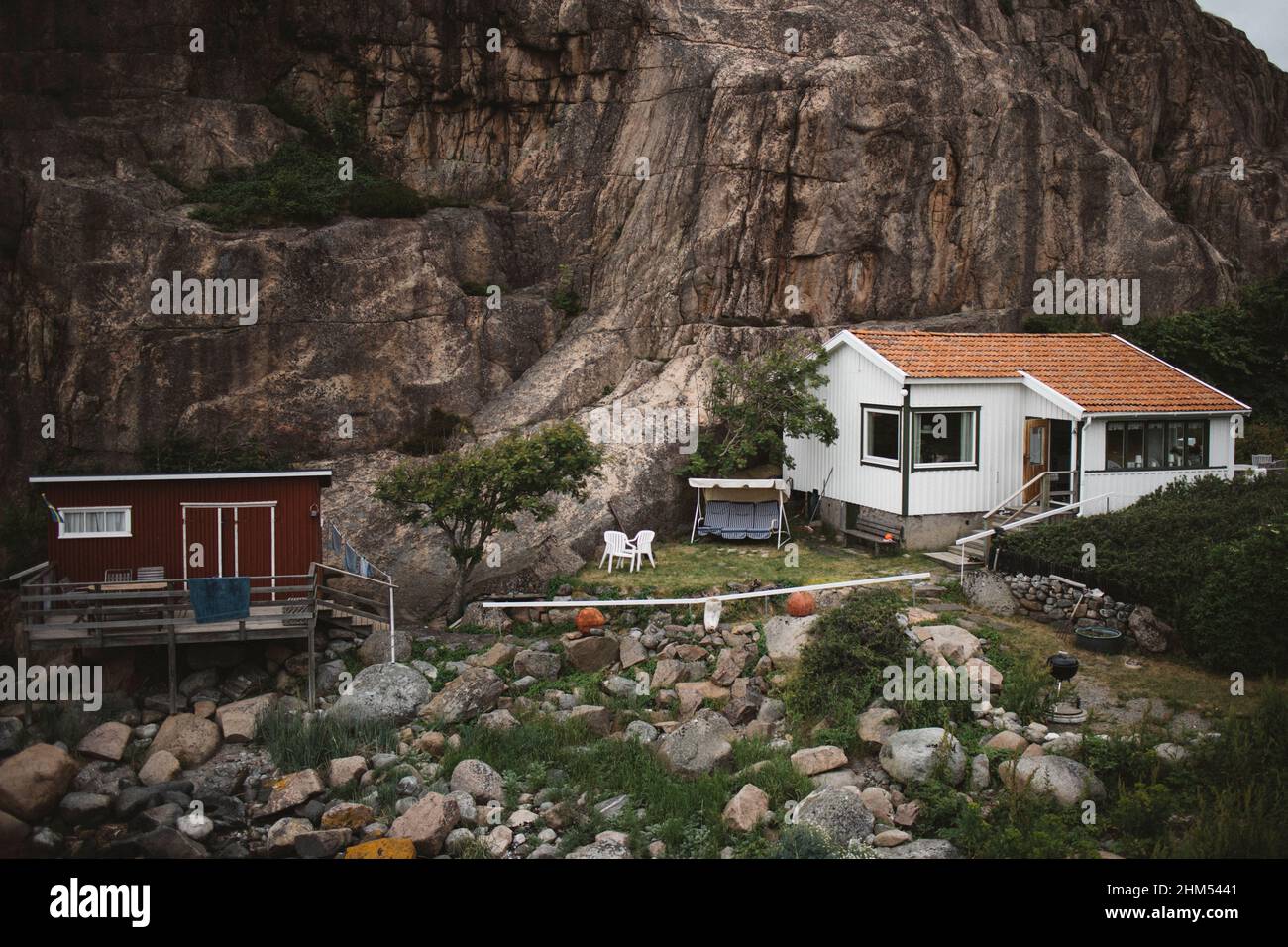 Cliff cottage hi-res stock photography and images - Alamy