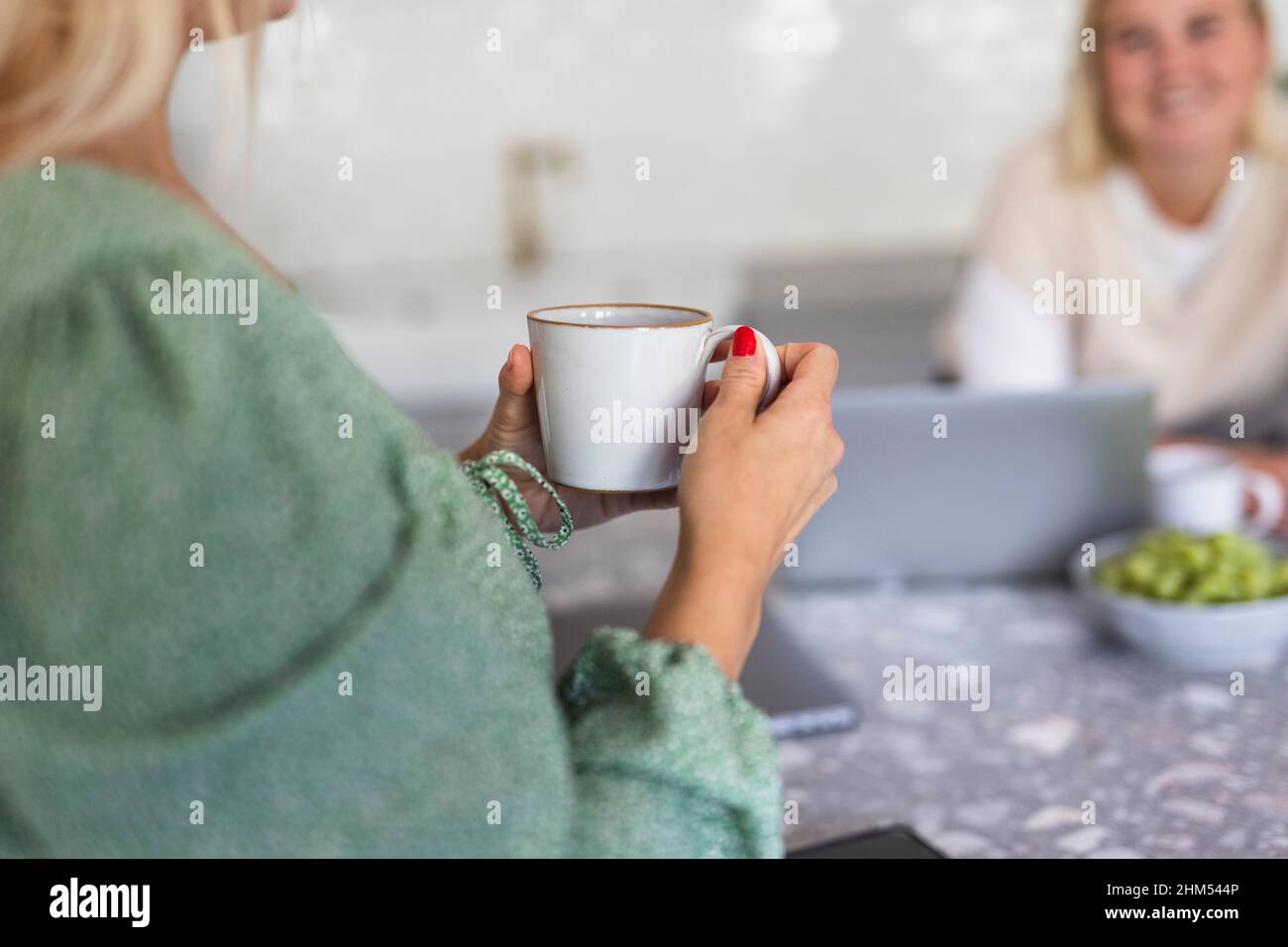 Working women hand hi-res stock photography and images - Alamy