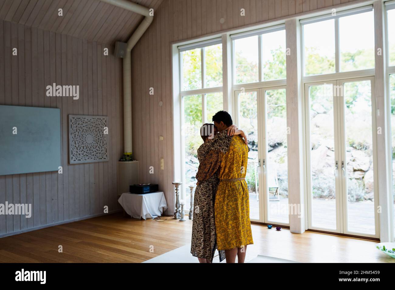Couple hugging in yoga studio Stock Photo - Alamy
